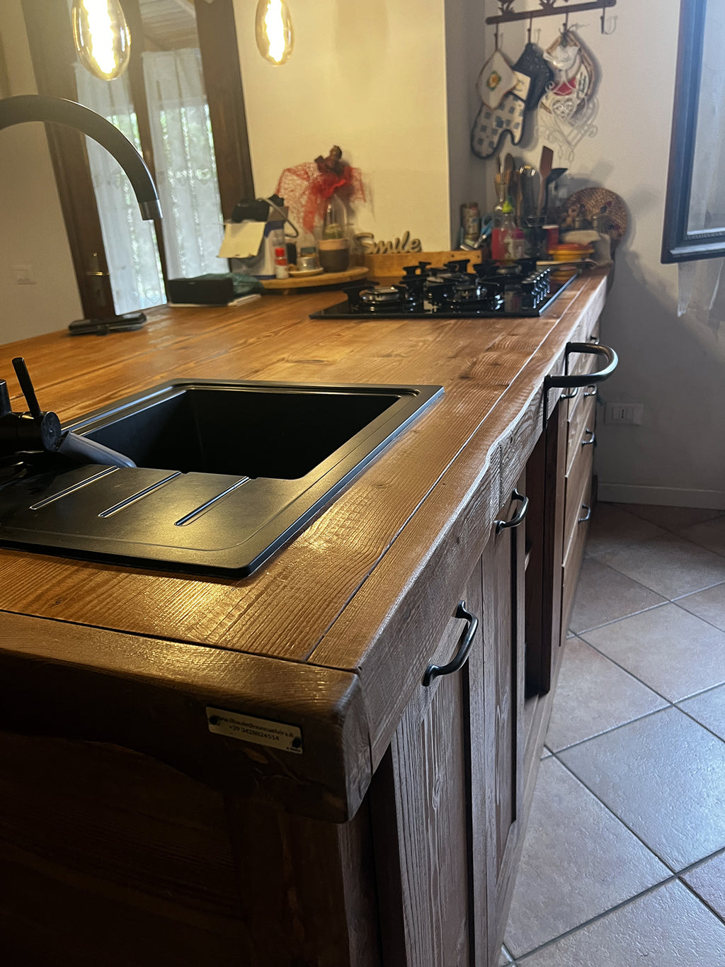 Isola Cucina con bancone BAR 240x80xh90 cm + colonna 60x70xh210 cm sti ...