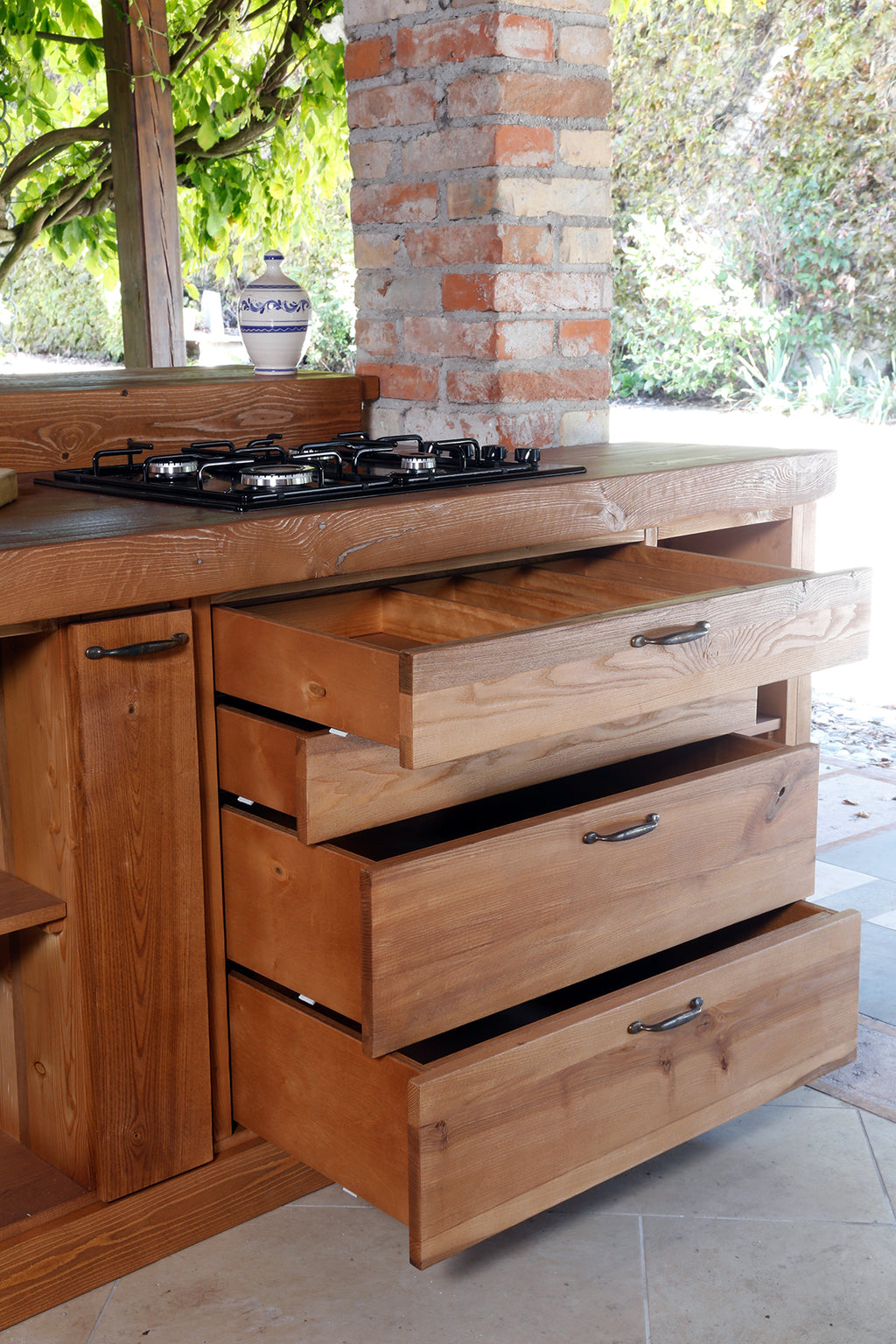 Isola Cucina con bancone BAR 240x80xh90 cm + colonna 60x70xh210 cm sti ...